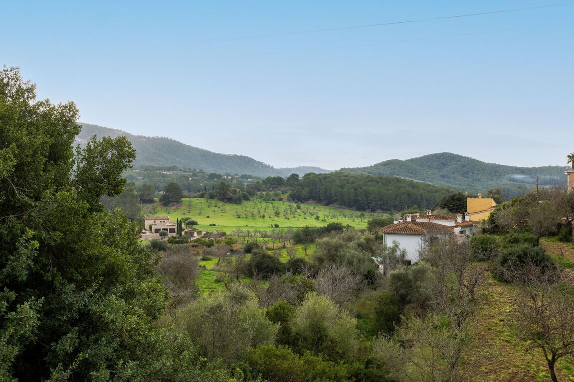 LE-Homes | South-facing plot with views, a short distance from the…