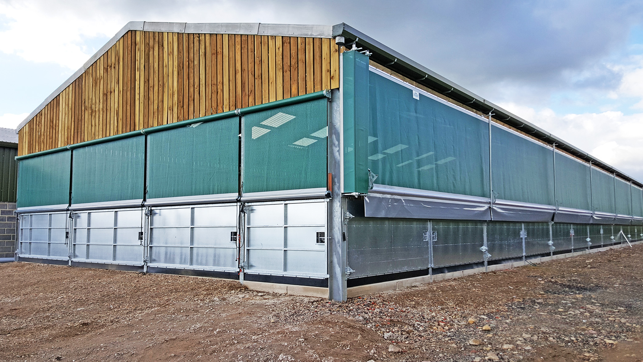 Galebreaker Rollerscreen - Teemore Engineering - Livestock Housing ...