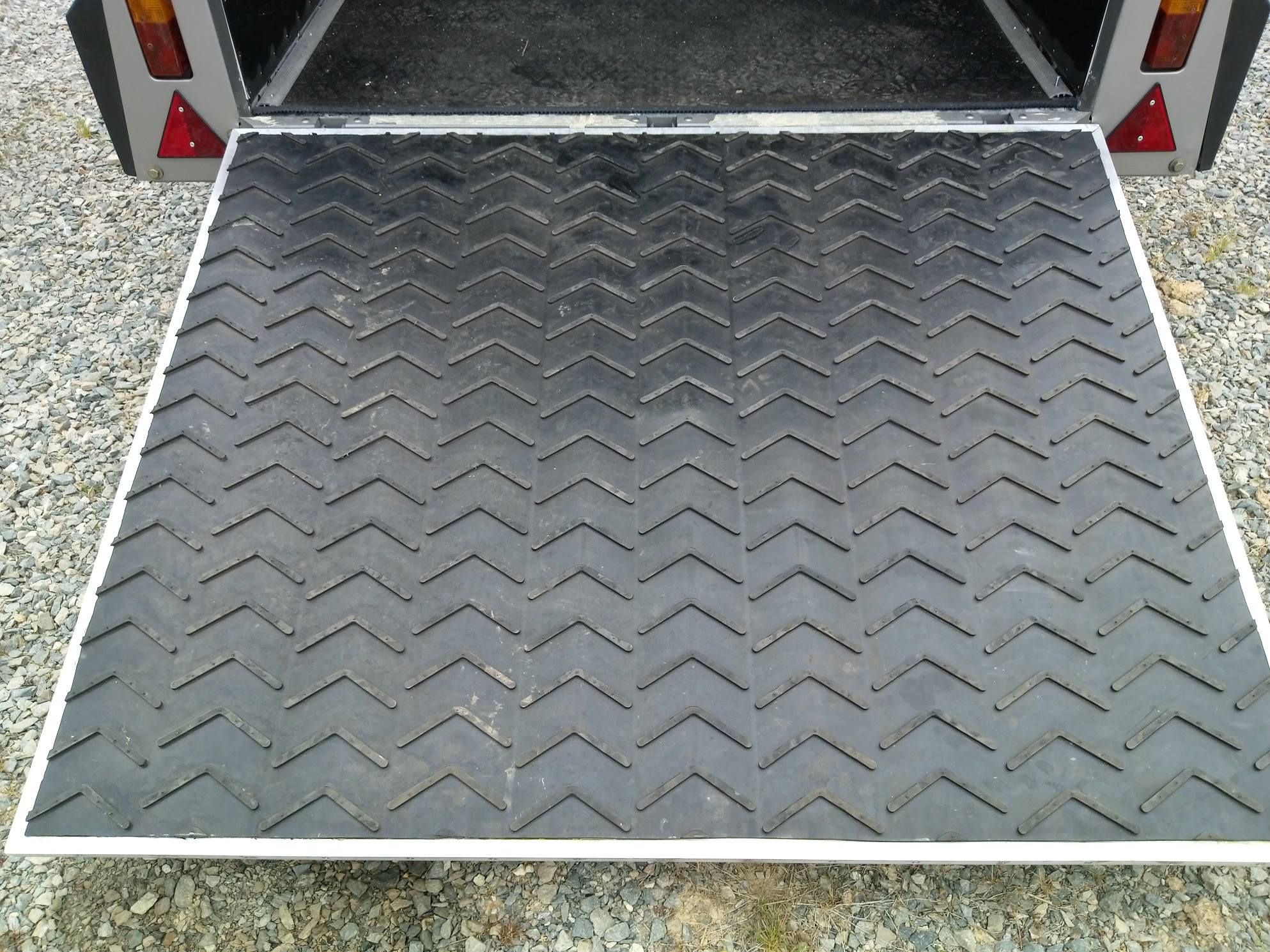 V Rubber Ramp Matting - Teemore Engineering - Livestock Housing Specialists