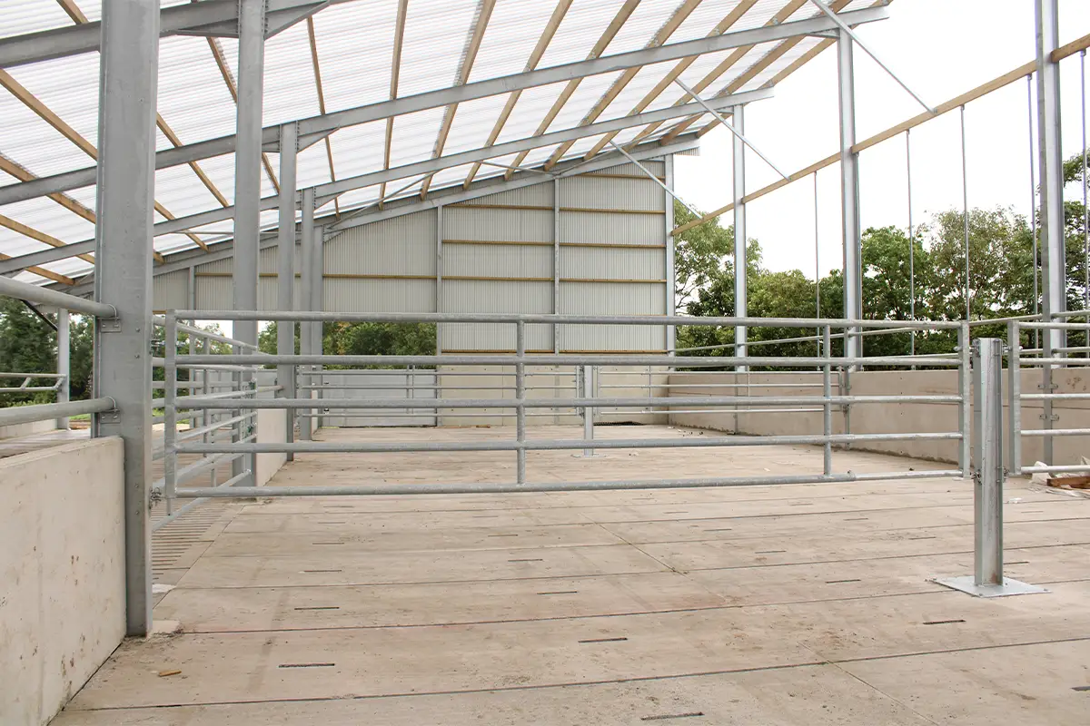 5 Bar Panel Gate End - Teemore Engineering - Livestock Housing Specialists