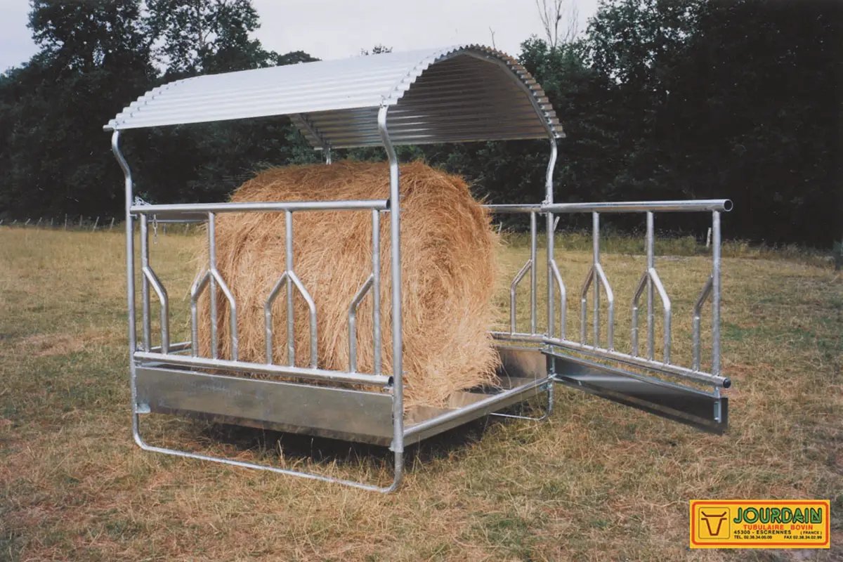 Horned Cattle Feeder - Teemore Engineering - Livestock Housing Specialists