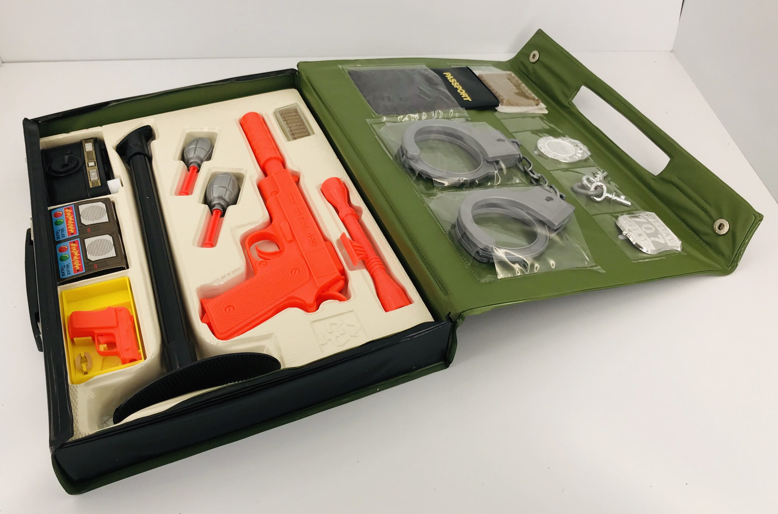 Redbox " Secret Agent Briefcase Set " No. 24106 - Toy Hunter UK | Retro ...