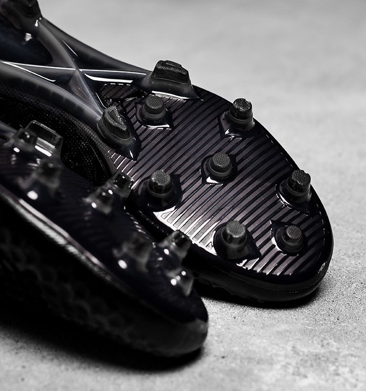 Buy your PUMA Future Eclipse boots on unisportstore.com