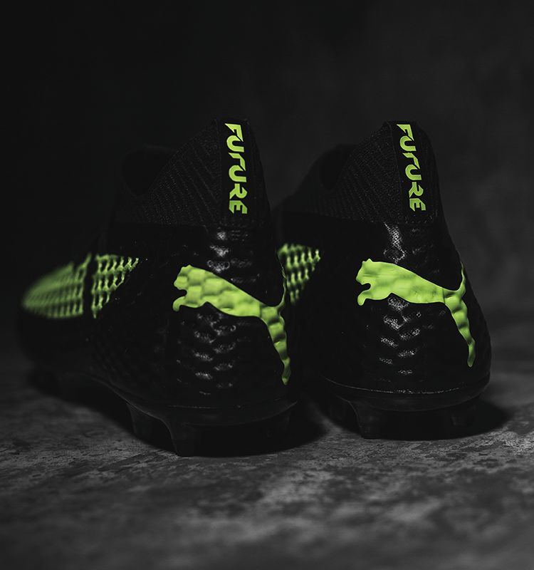 Buy your PUMA FUTURE boots on unisportstore.com