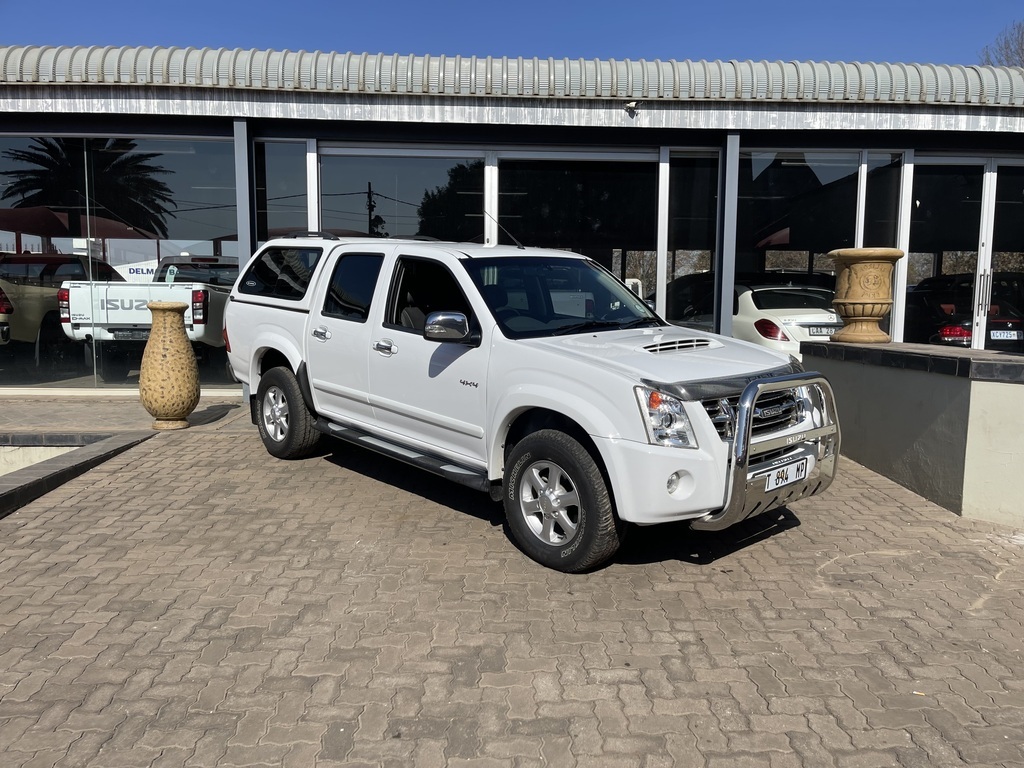 Isuzu KB300 D-TEQ LX 4x2 - CAR Magazine