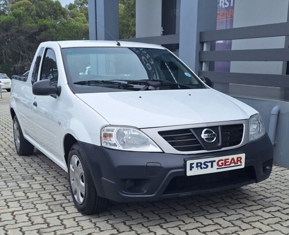 NISSAN NP200 – First Gear