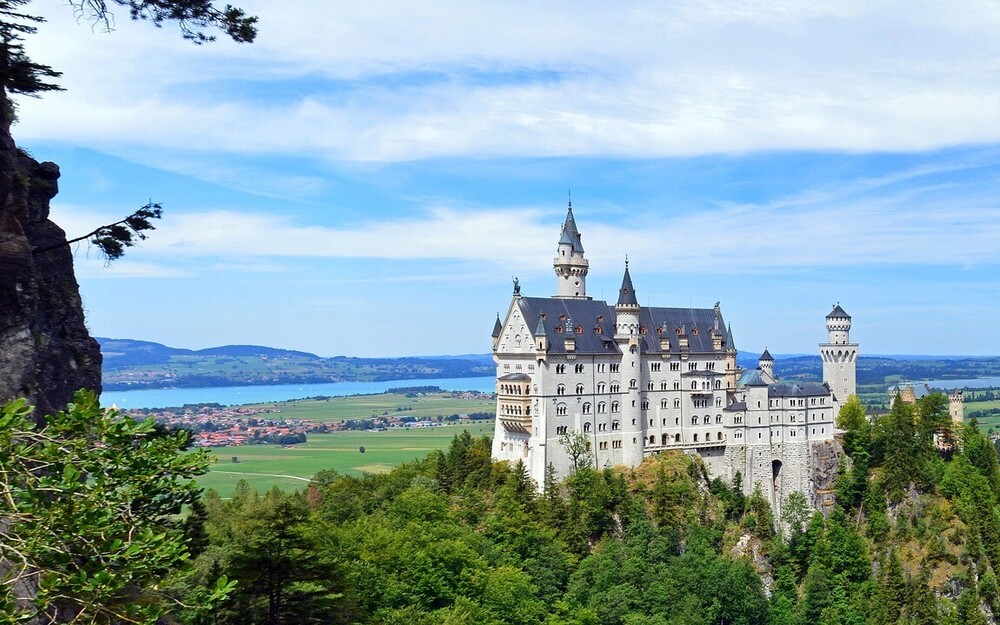 Step into a Fairytale : Ride to Neuschwanstein & Linderhof from Munich