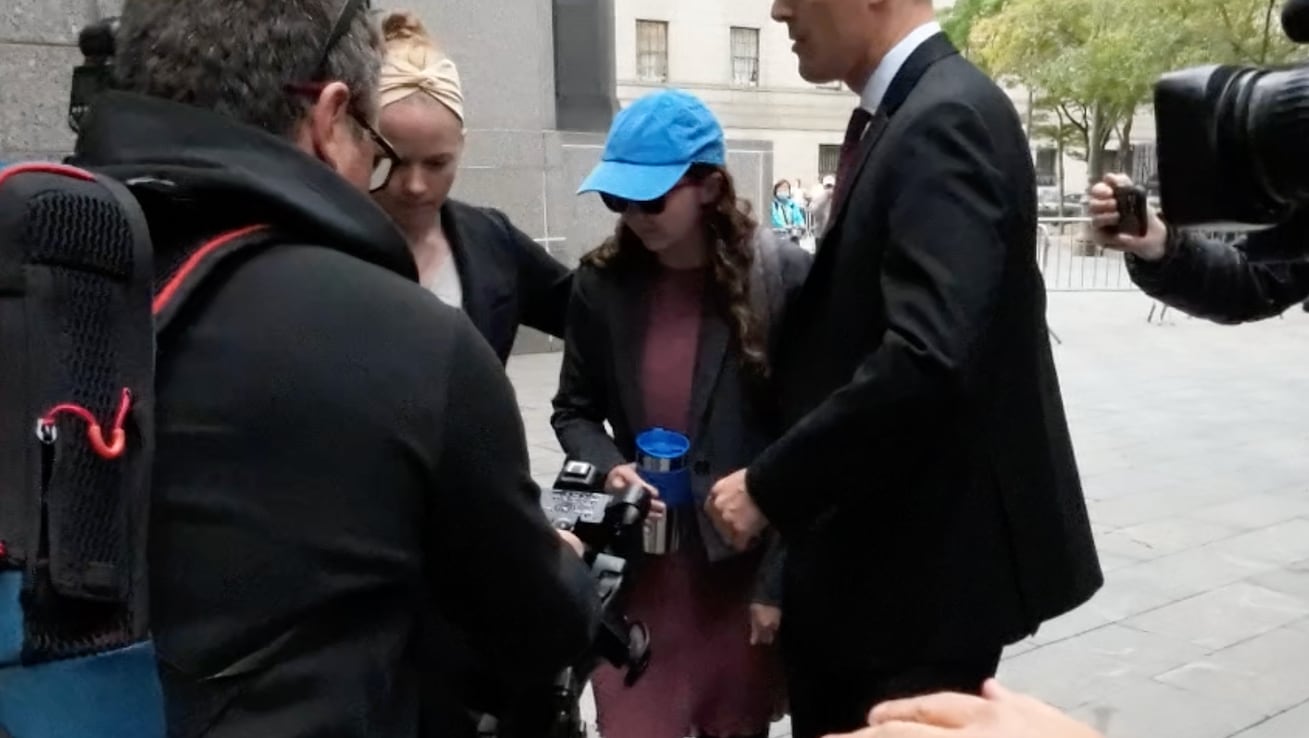 Caroline Ellison Shouldn't Go to Jail After FTX Collapse, Attorneys Say ...