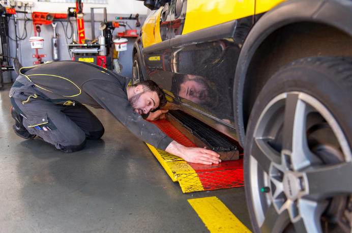 Automobil-Assistent/in EBA – Lehrstellen und Berufsbild